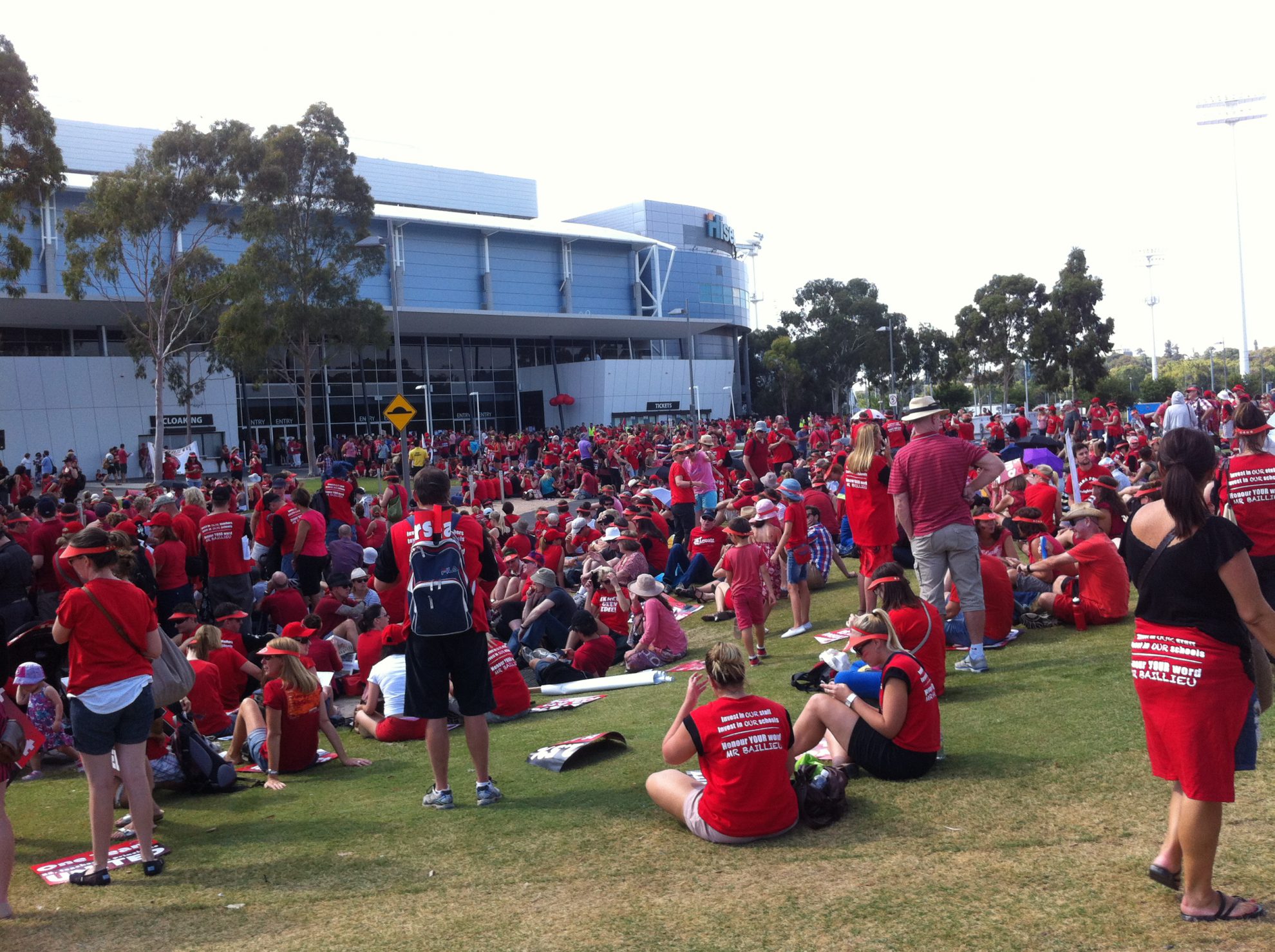 Thousands rally in Melbourne | Latrobe Valley Express