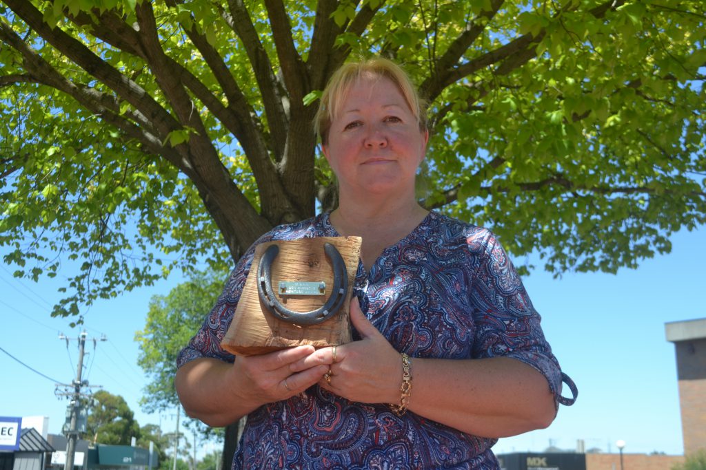 Aussie passion shines in poetry | Latrobe Valley Express