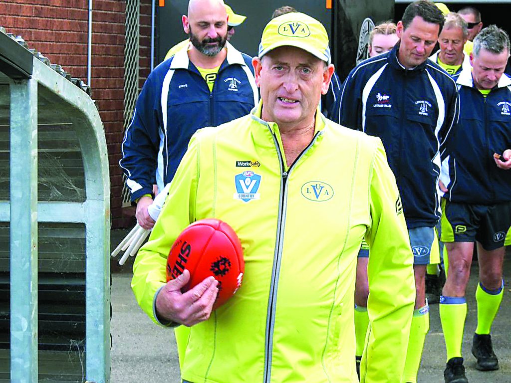 Umpire cracks 1000 games | Latrobe Valley Express