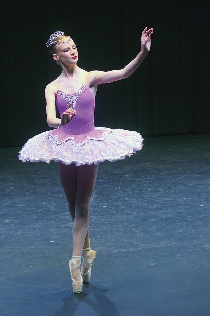 Dazzle and dare at Moe dance | Latrobe Valley Express